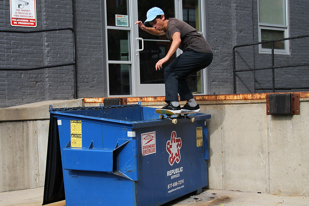 PYRAMID COUNTRY ARRIVALS – Premier