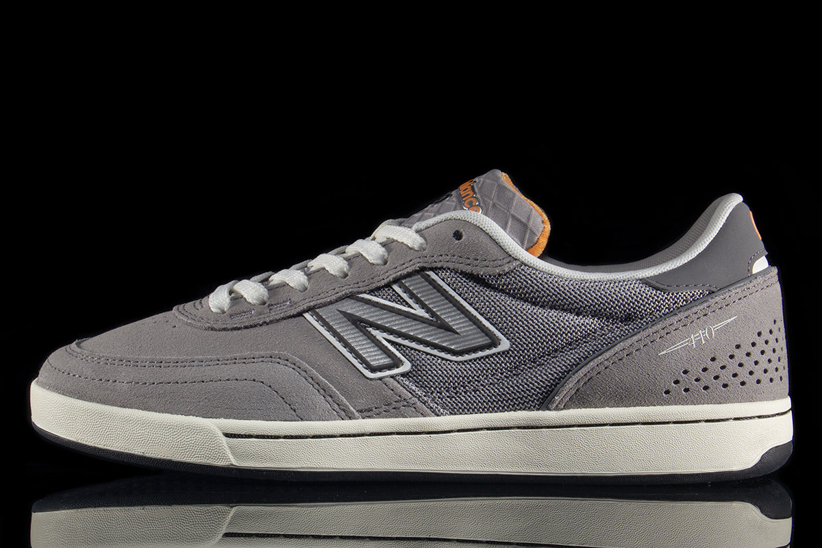 440 V2 – Premier